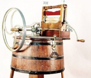The first washing machine in the world: when it appeared, who invented it