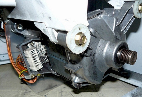 How to check the tachometer on a washing machine