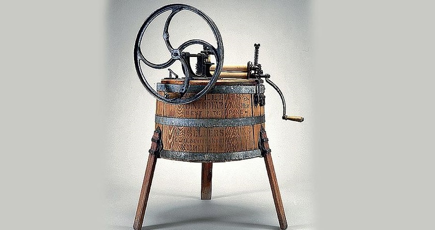 The first washing machine in the world: when it appeared, who invented it