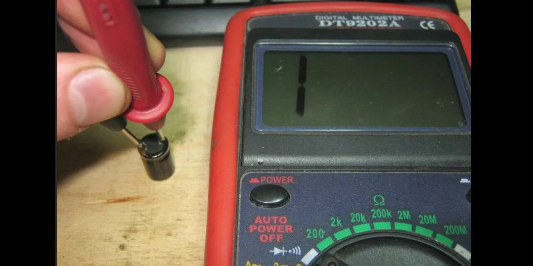How to check a washing machine capacitor with a multimeter